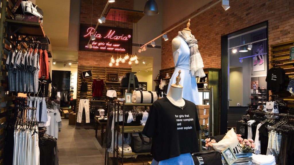 Classique Ladies' Clothing Store Design and Shopfitting Manufacturing