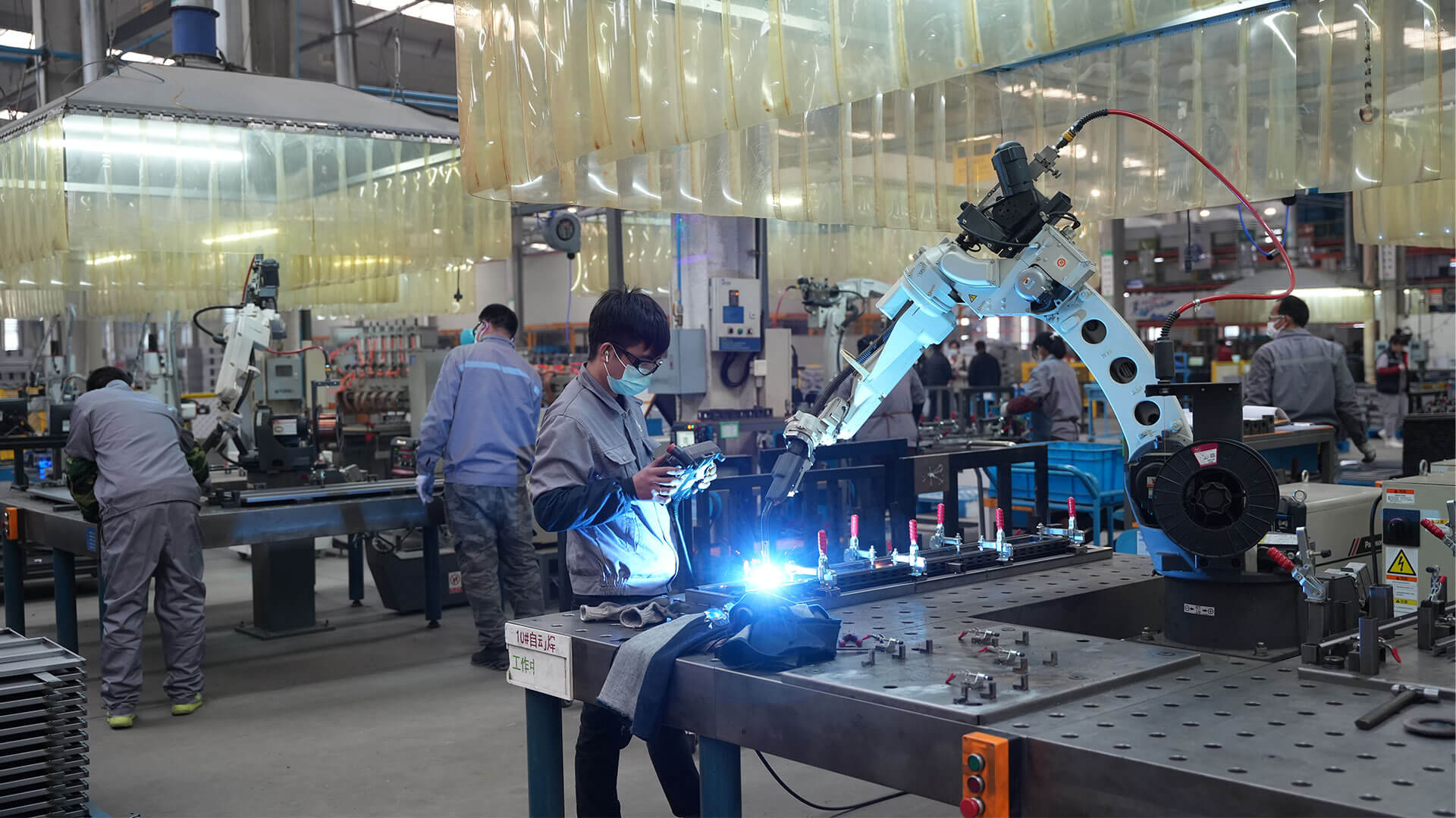 Custom Retail Store Fixture Manufacturer