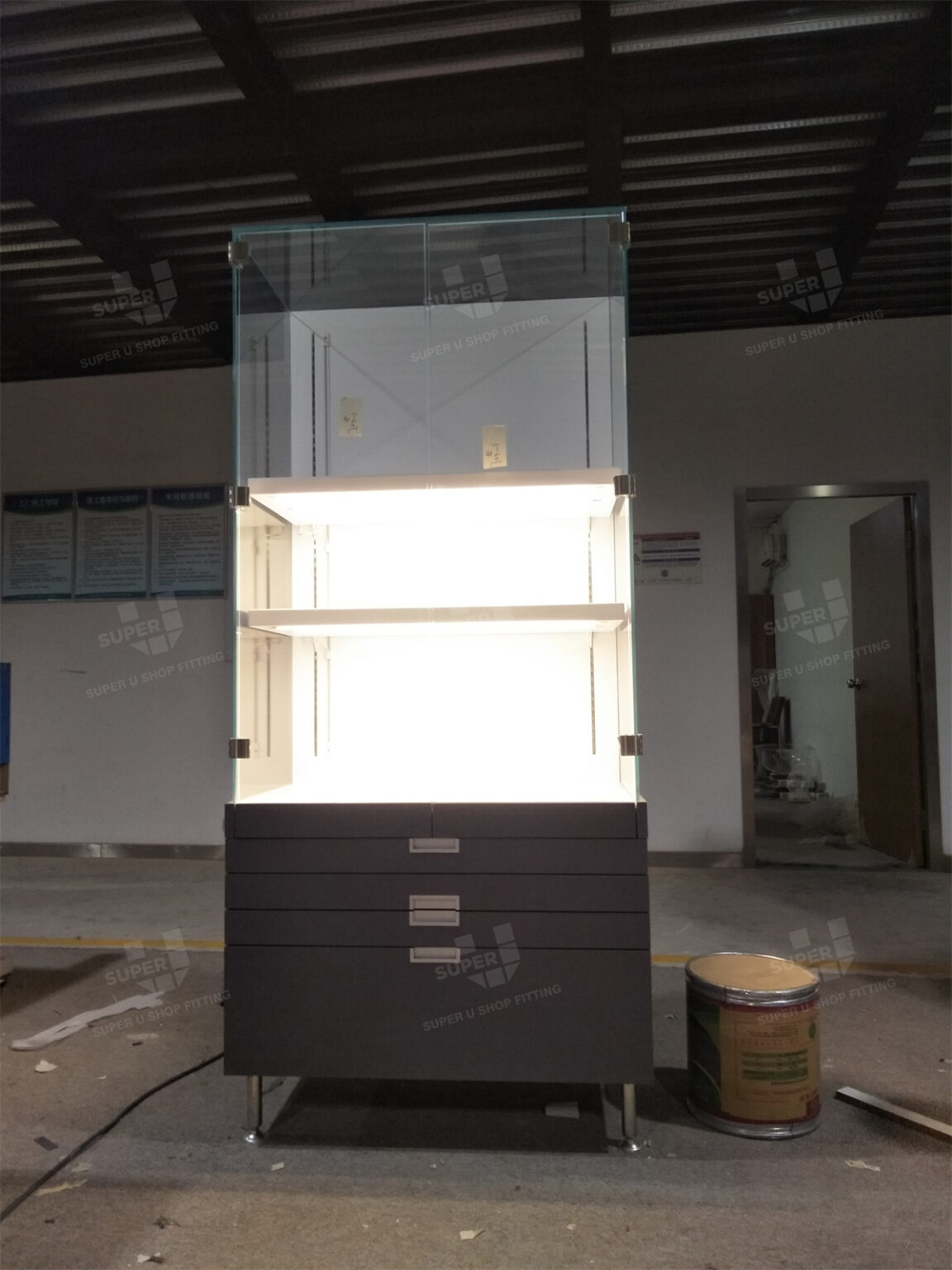 Custom Lockable Jewelry Display Case with Shelf Light Manufacturer Supplier