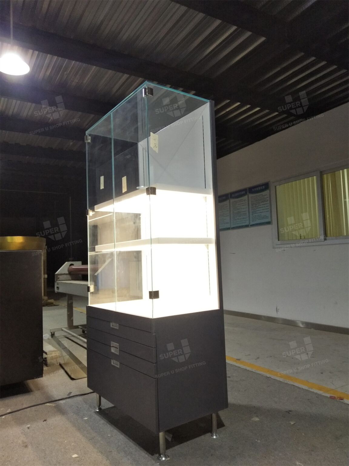 Custom Lockable Jewelry Display Case with Shelf Light Manufacturer Supplier