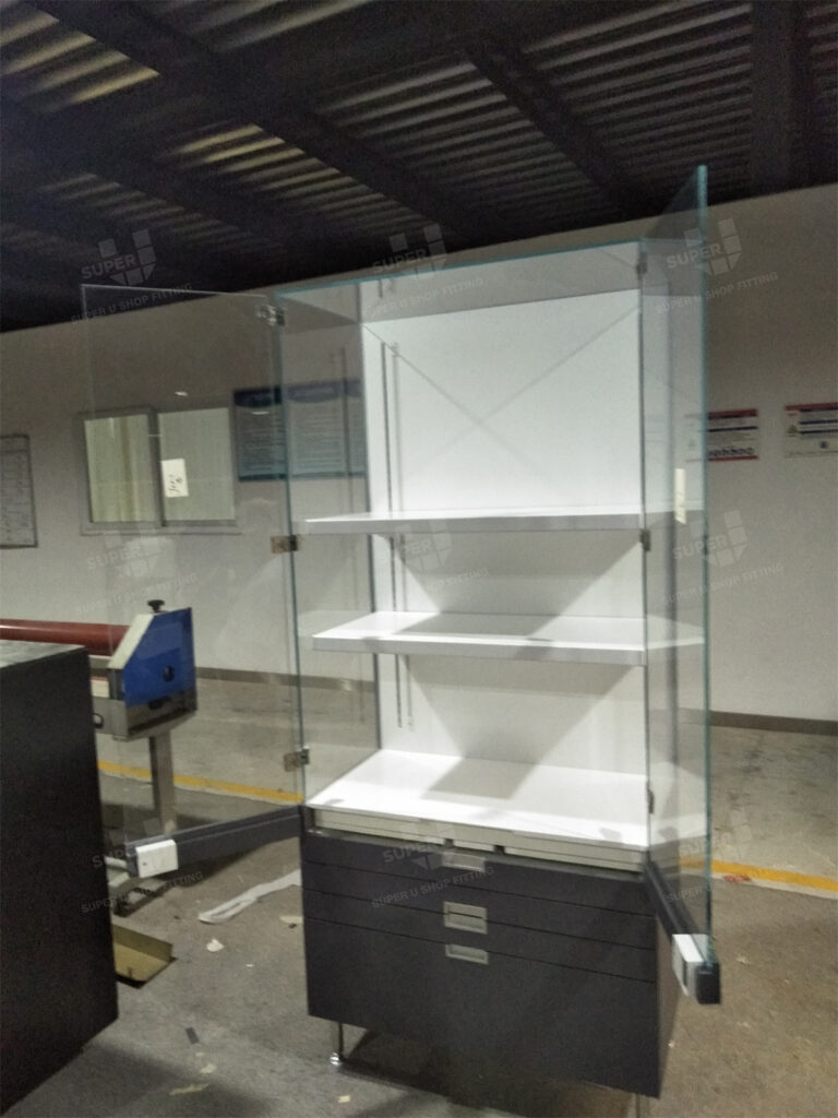 Custom Lockable Jewelry Display Case with Shelf Light Manufacturer Supplier